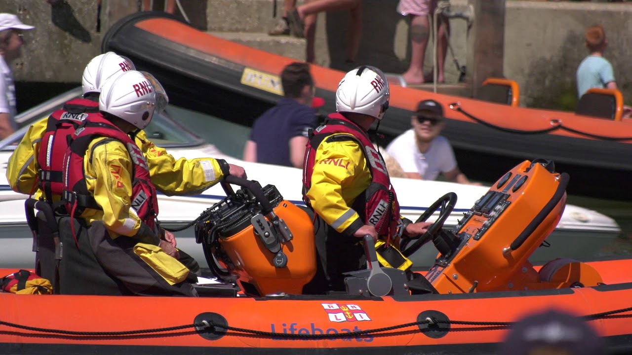 MUDEFORD RNLI FUN DAY RAFT RACE. 5.8.18. ( 4K ) - YouTube