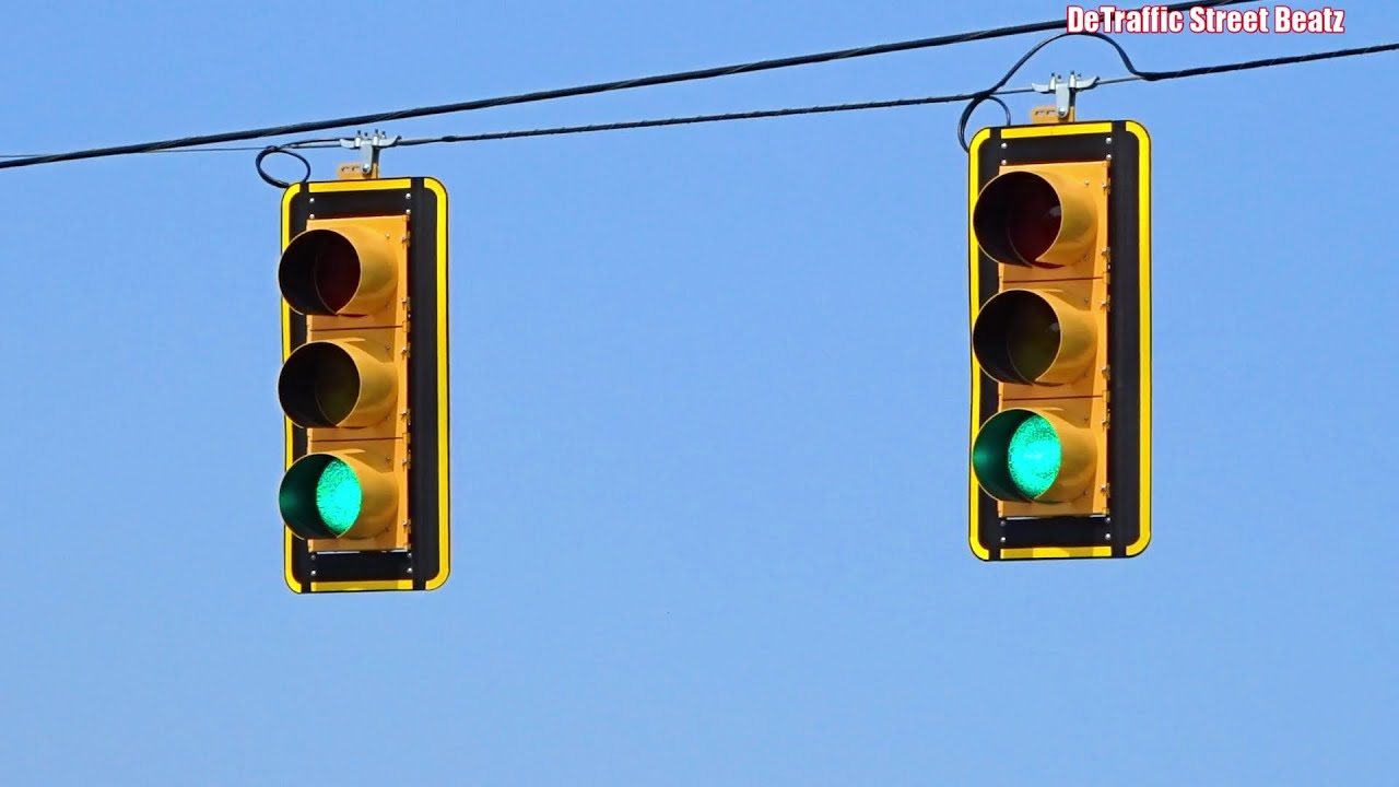 New Traffic Lights With Backplates Upgrade | Oakland & Holbrook - YouTube