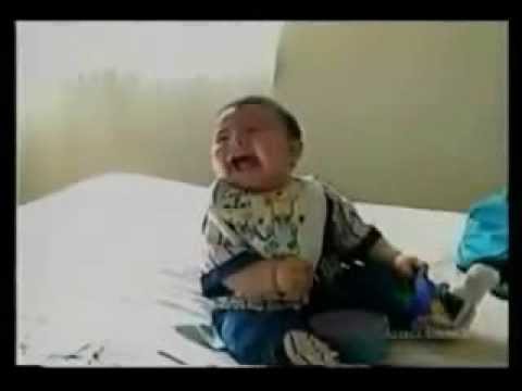 Very funny laughing baby swooning - YouTube