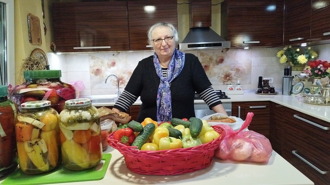 Cu Bunica și Angi la piața Obor-Arad/ căutam legume pentru Pikliz( mix ...