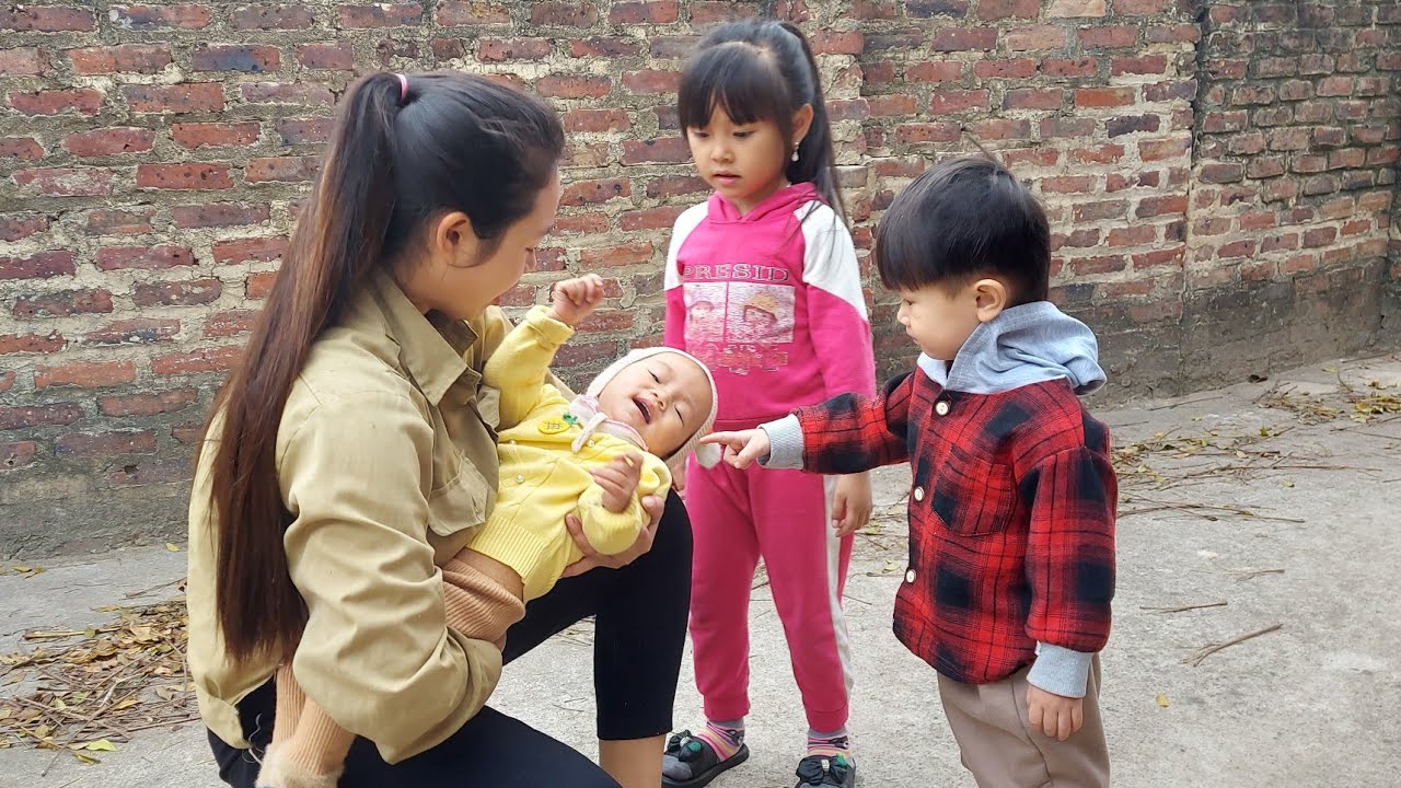The baby was lost and the mother and daughter helped find the baby's ...