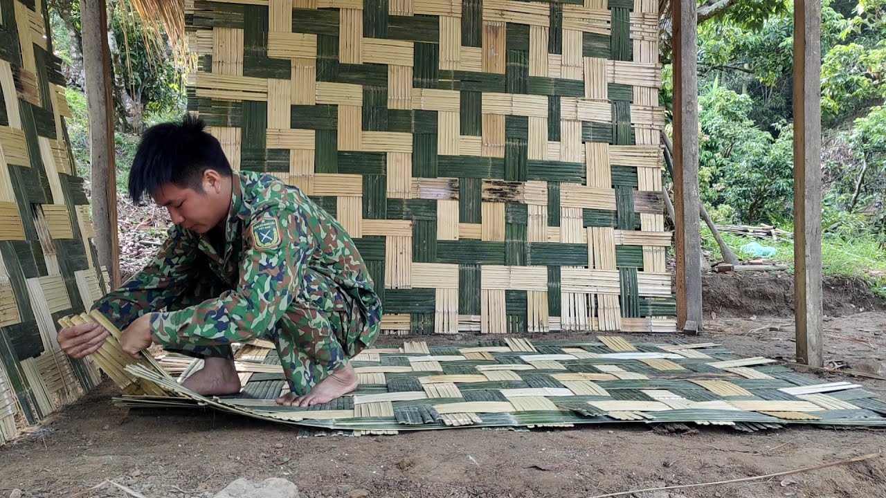 building a thatched hut on the 4th day knitting bamboo mats and roofs ...