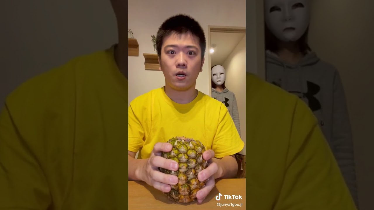 Pineapple Viral Life Hack! - YouTube