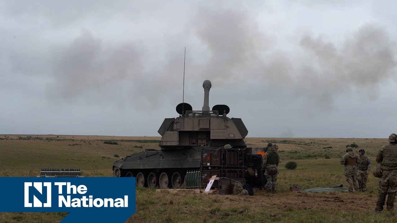 British Army train Ukrainian soldiers on AS90 gun - YouTube
