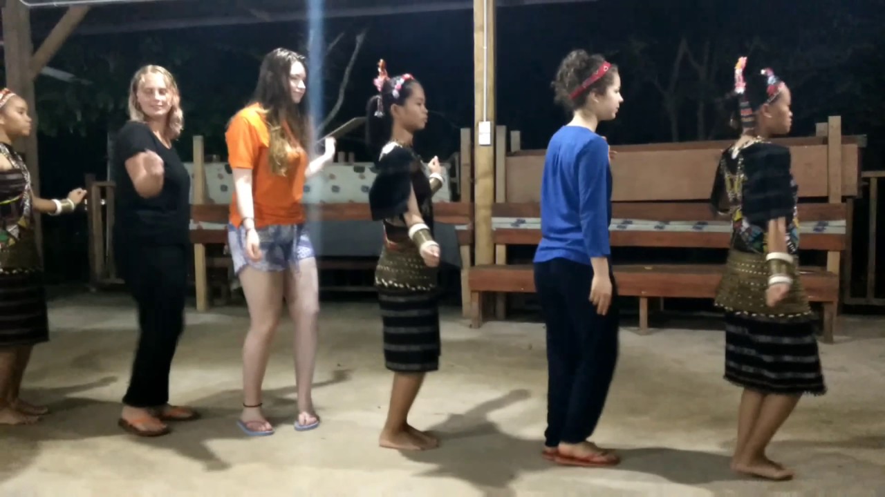 Borneo's Rungus Tribe Traditional Dance - YouTube