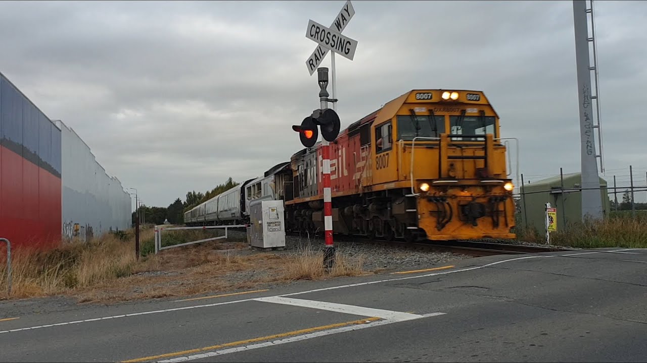 DXR 8007 on Train 701 At Radcliffe Road Redwood - YouTube