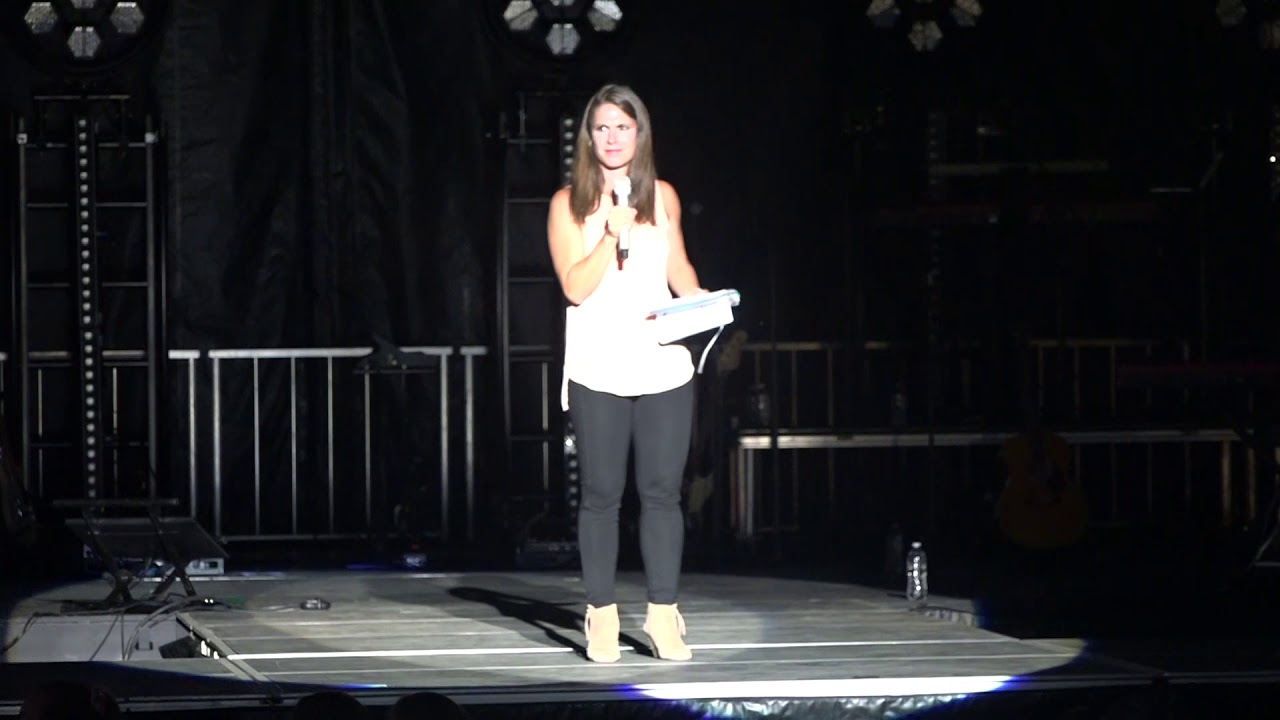 Sara Forhetz speaks on John 4, The Woman at the Well - YouTube
