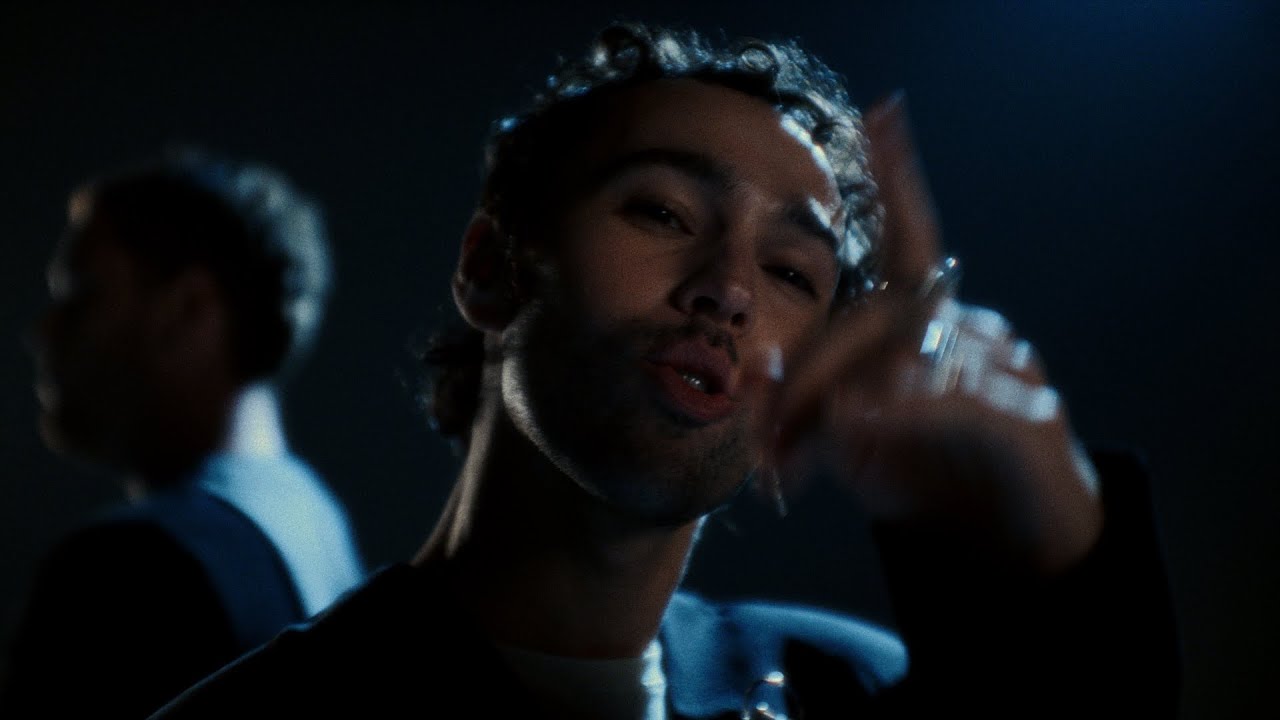 MAX - STRINGS (feat. Bazzi & JVKE) [Performance Video) - YouTube