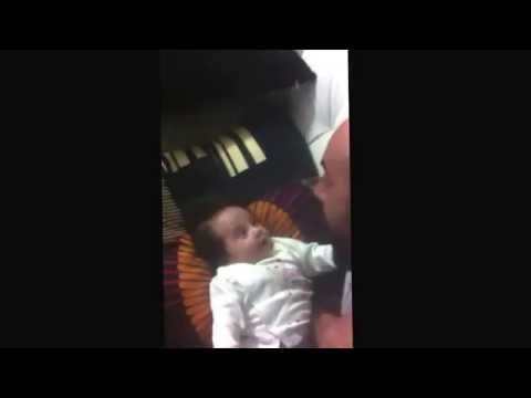 Yüzüne hafif  üflendiğinde Bebek heyecanlanması