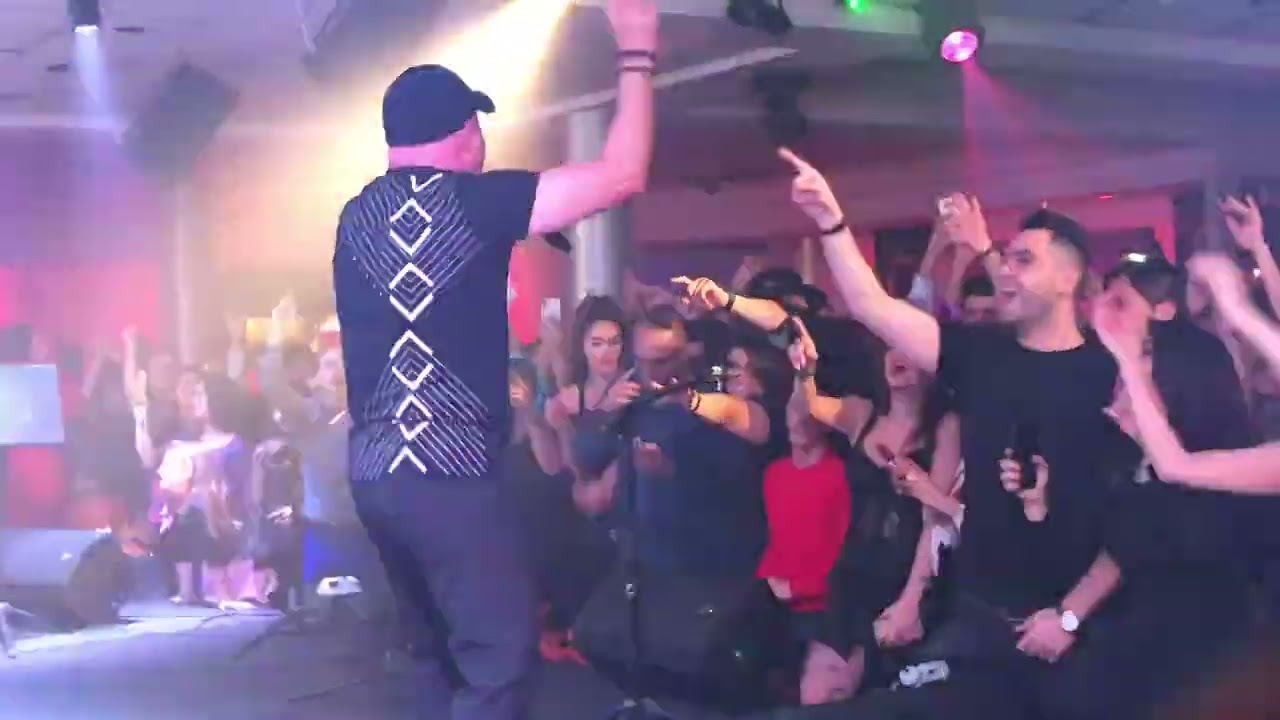 Shahram Azar (Sandy)'s concert at Star Nation (Toronto) - YouTube