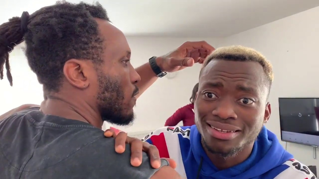 UNE HISTOIRE DE TAPER DOS - YouTube