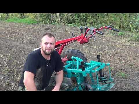 картофелекопалка ккм-2а полное испытания по мокрой земле - YouTube