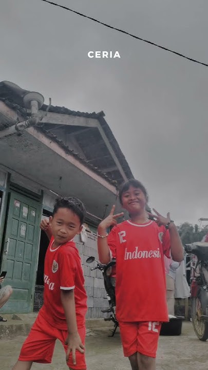 si kembar yang tak samee😀 - YouTube