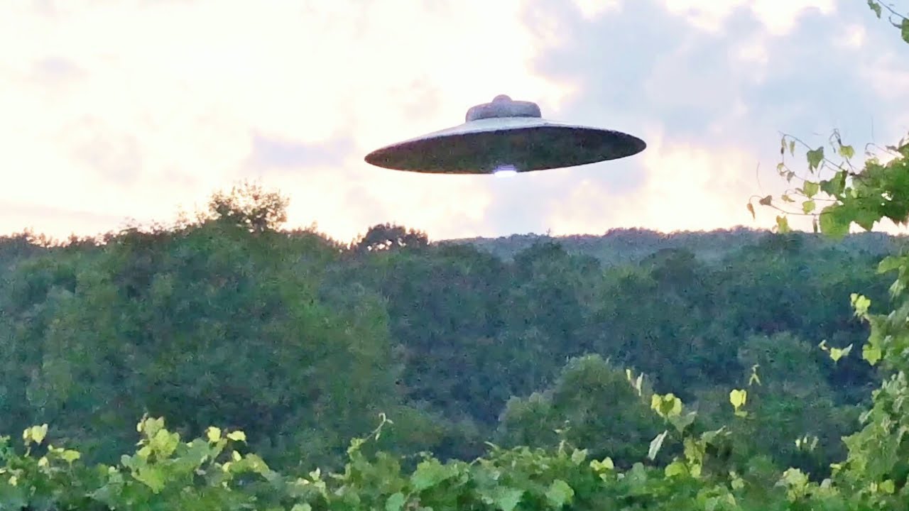They Filmed UFO In Las Vegas, Then This Happens - YouTube