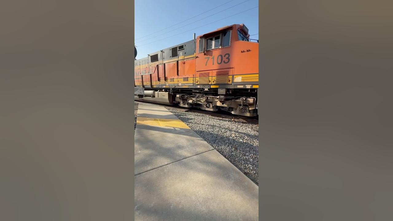 BNSF 7103 DPU At The Back Of NB BNSF H-BARPAS - YouTube