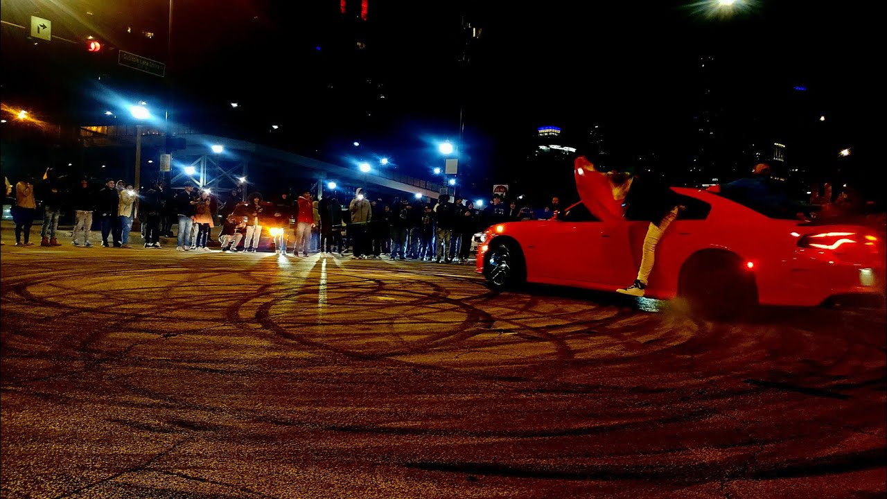 Chicago weekend car scene (SIDESHOWS) takeover - YouTube