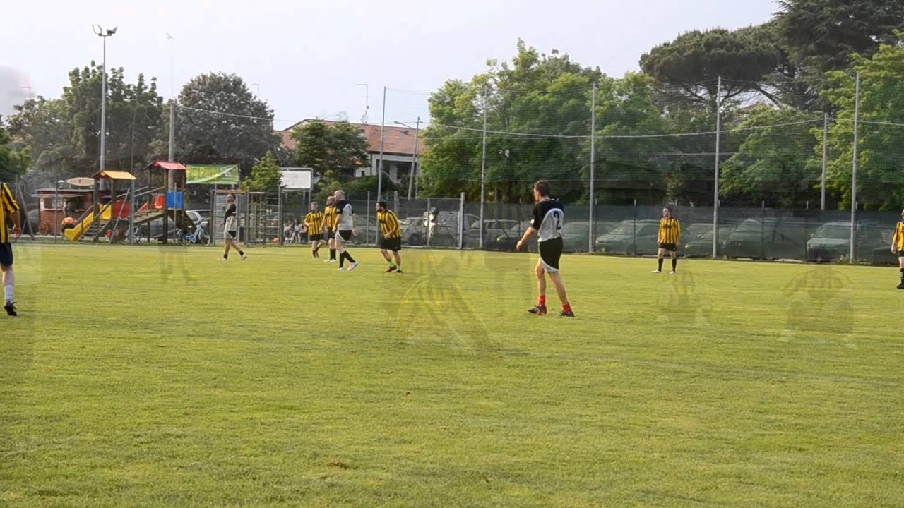 Partita Scapoli-Ammogliati 2015 - YouTube