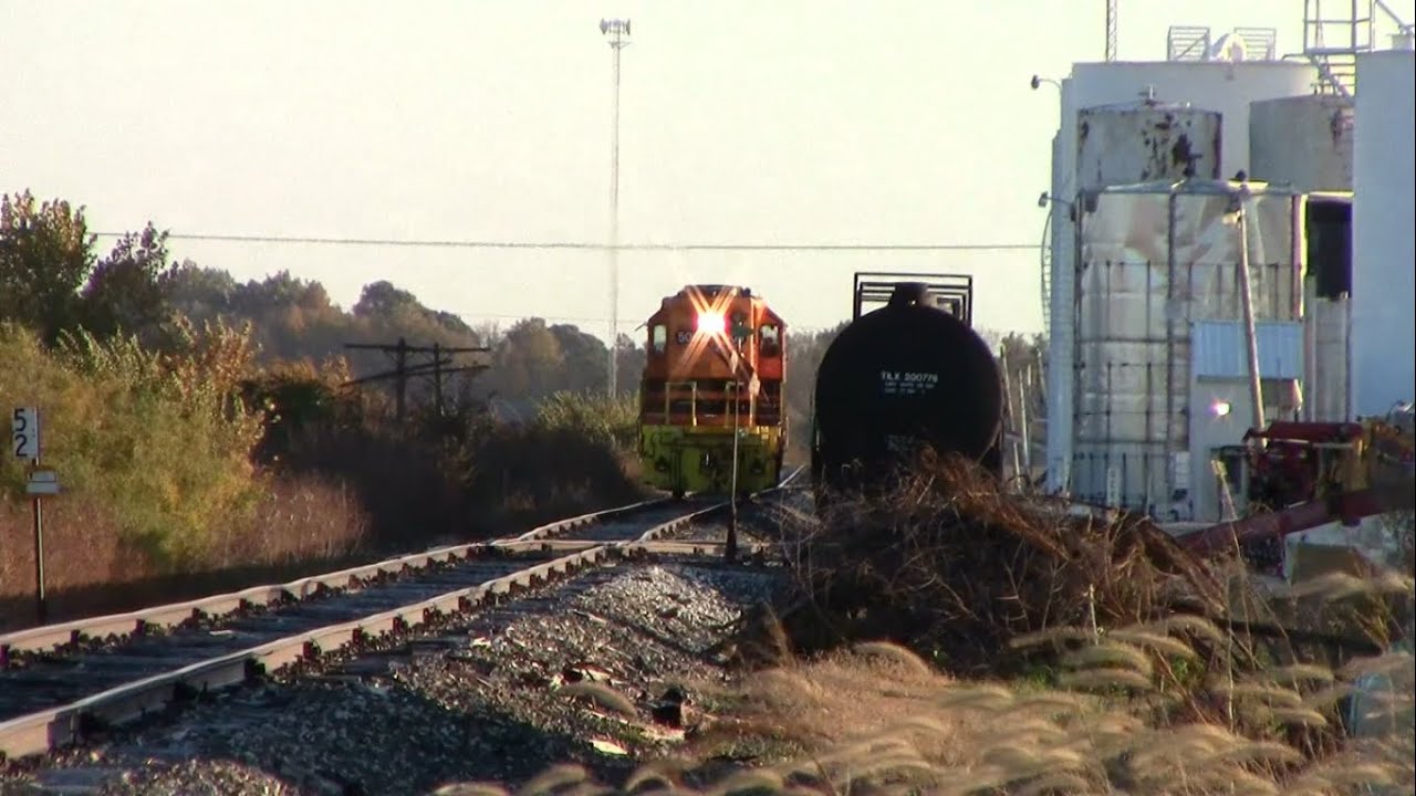 Quick Shots of TPW 5009 Working at the Co-Alliance Facility in Bringhurst, Indiana - YouTube
