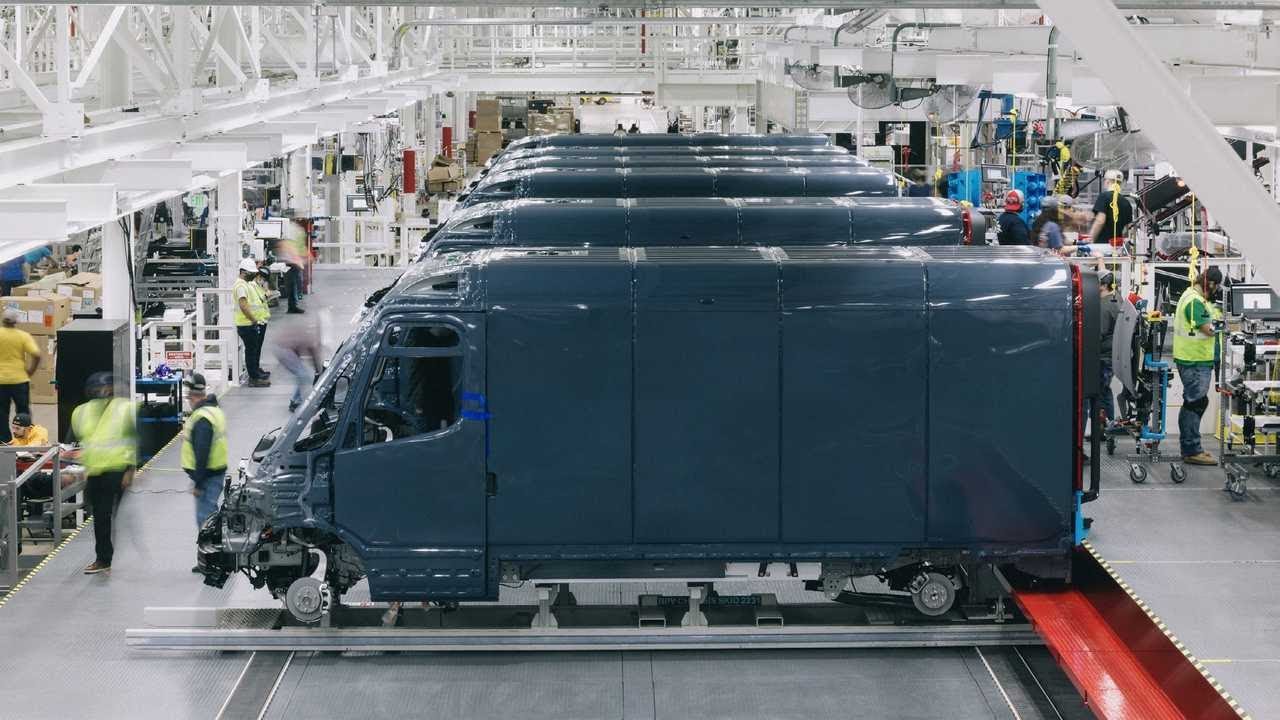Amazon Starts Operating Rivian EDV 500 Electric Vans In Europe - YouTube