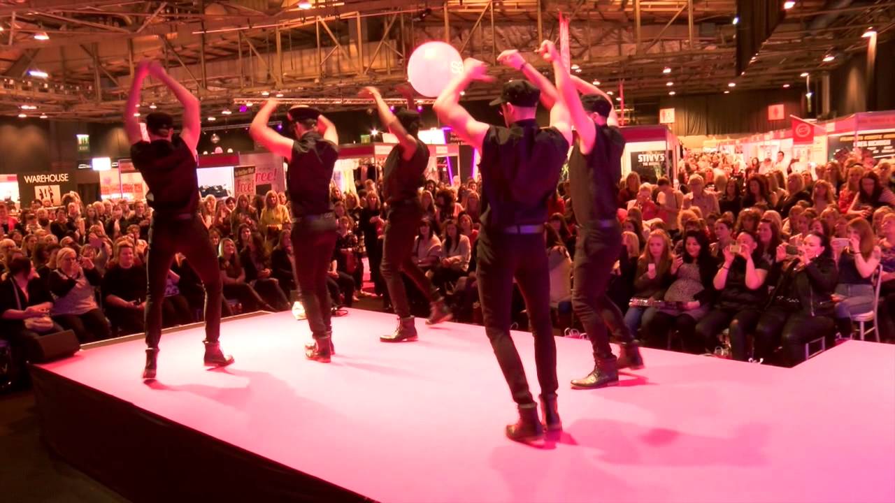 Girls' Day Out Show : Here come the boys....... - YouTube