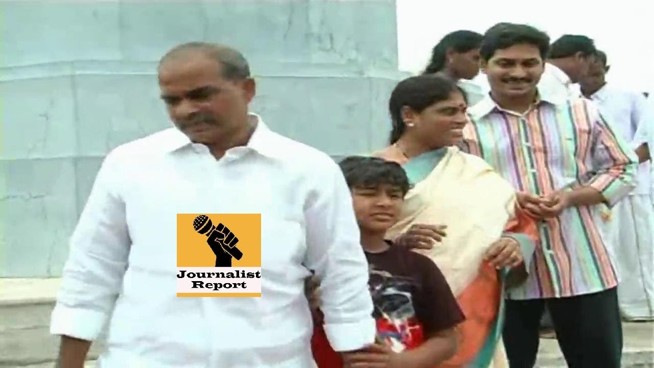 YS Rajashekar Reddy with Jagan Mohan reddy, Sharmila at Idupulapaya ...