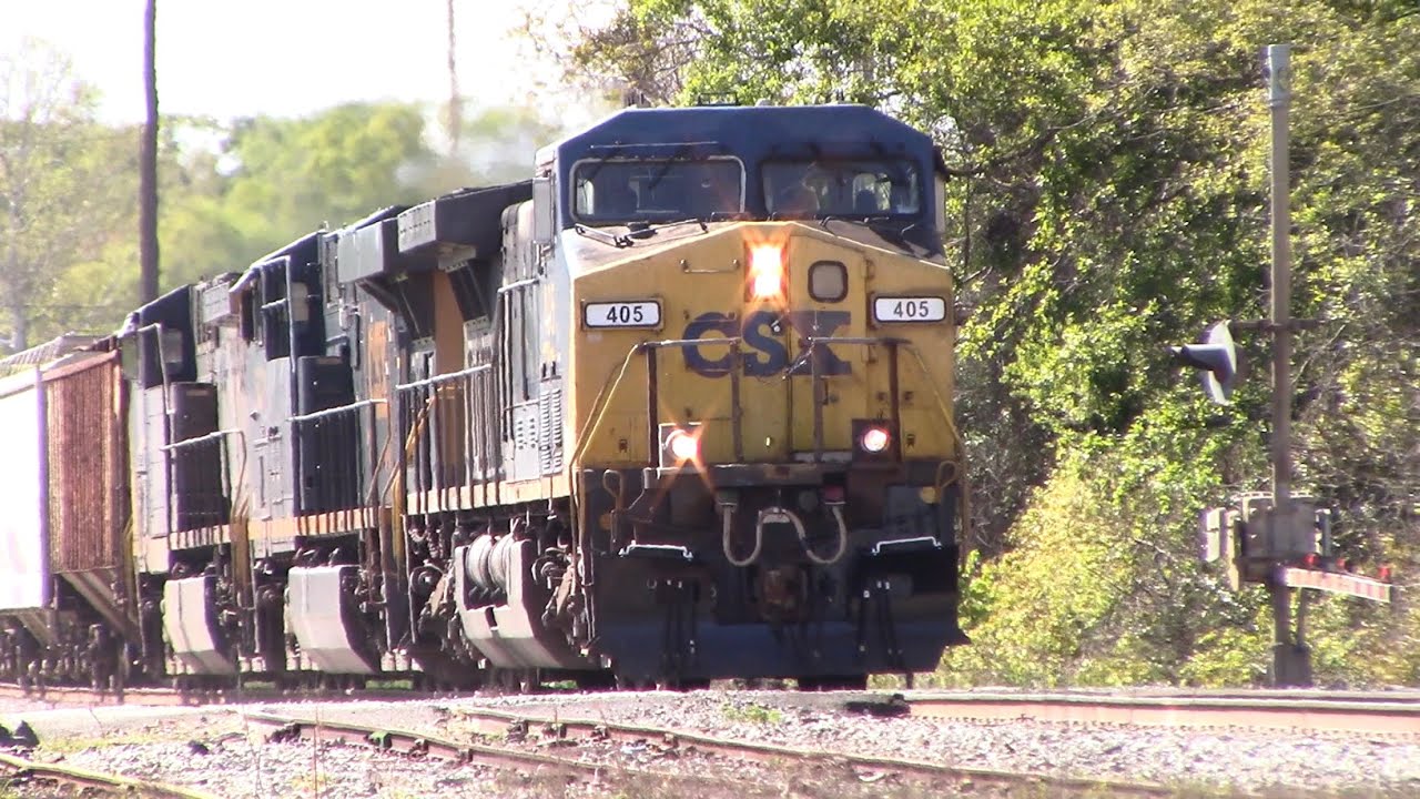 CSX 405 leads CSX M647-09 in Douglas, GA 3/11/23 - YouTube