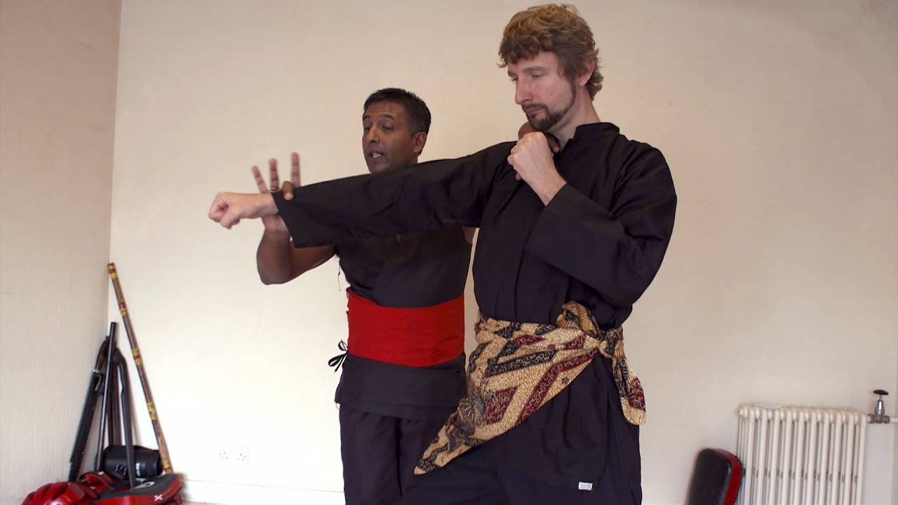 Silat Technique 1 Stepping Striking - YouTube