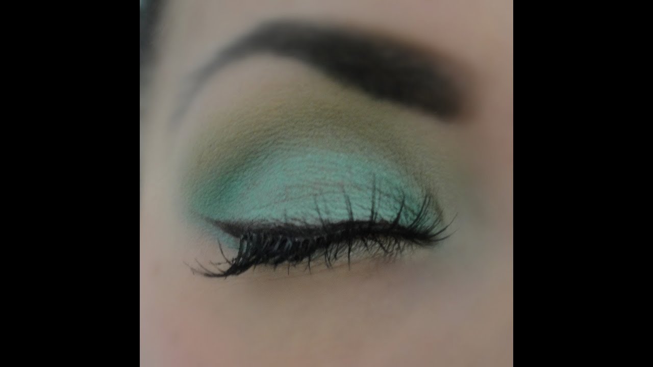 MInt and Green Matte Spring Makeup - YouTube