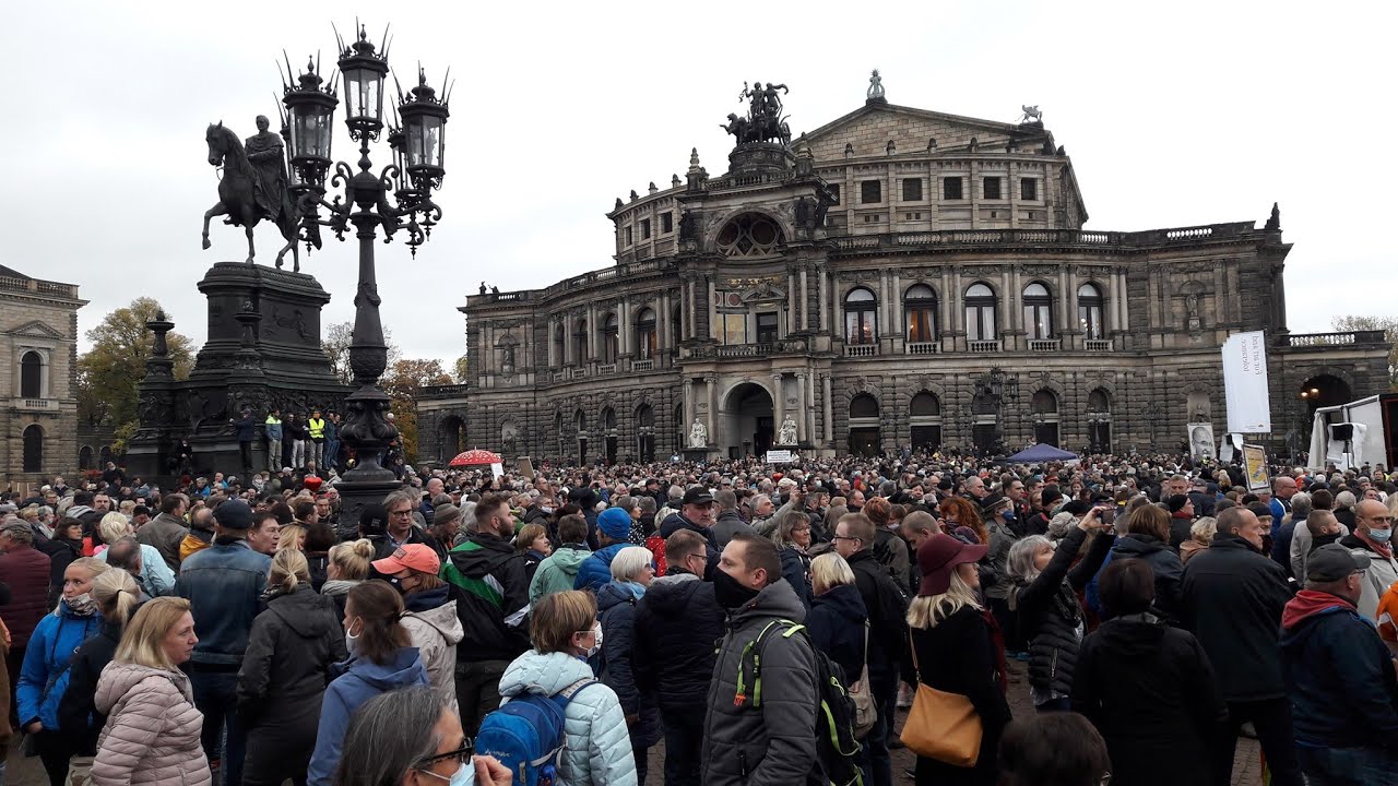 Querdenken Demo Dresden - Michael Fritsch und Artur Helios - YouTube