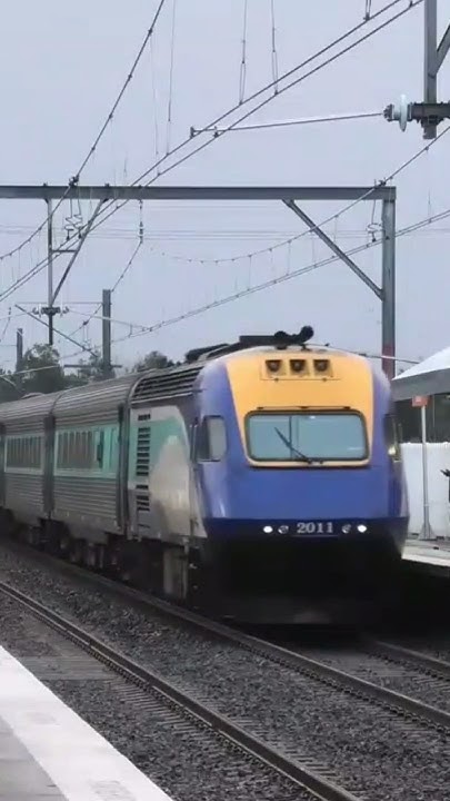 Late XPT #railfanning #australiantrains - YouTube
