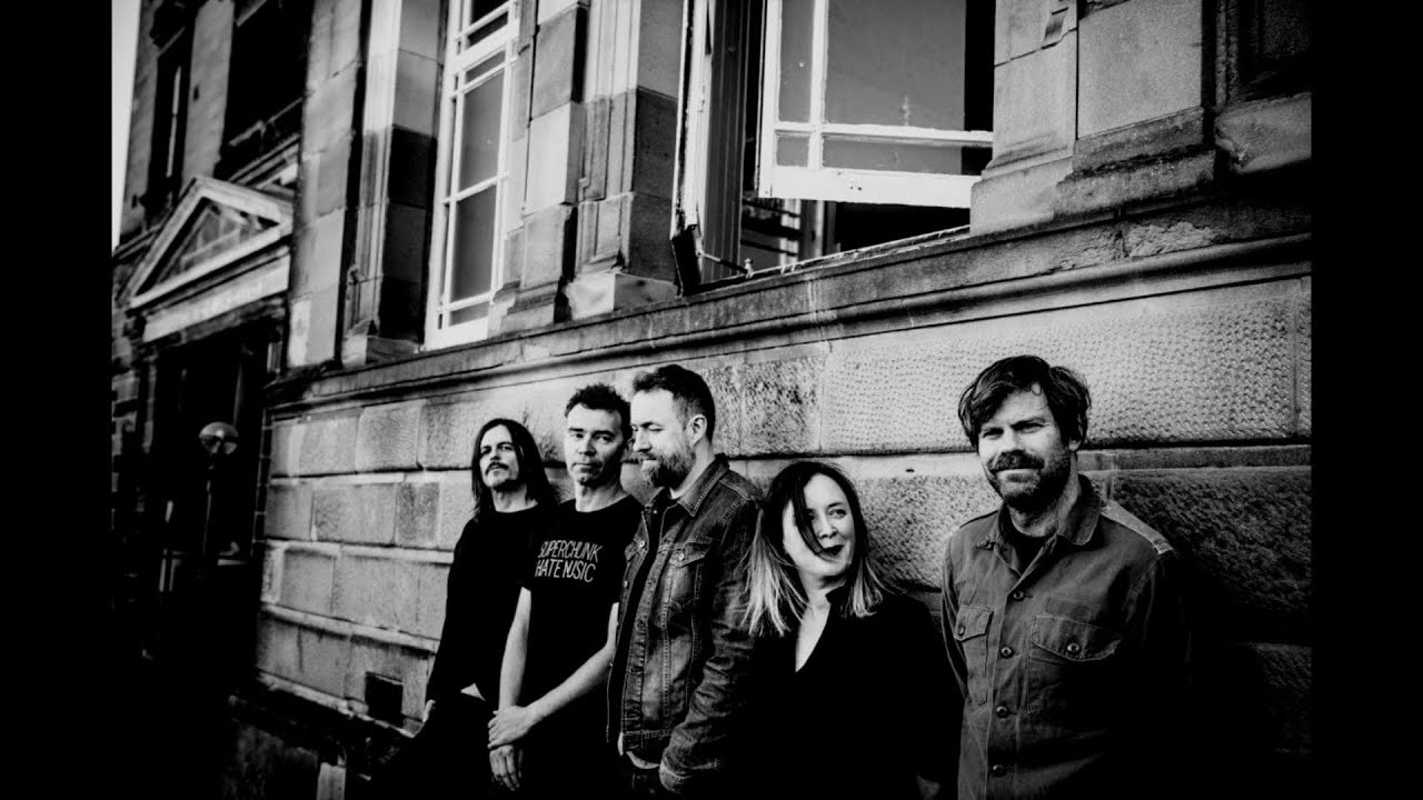 Slowdive - kisses (Lyrics) - YouTube