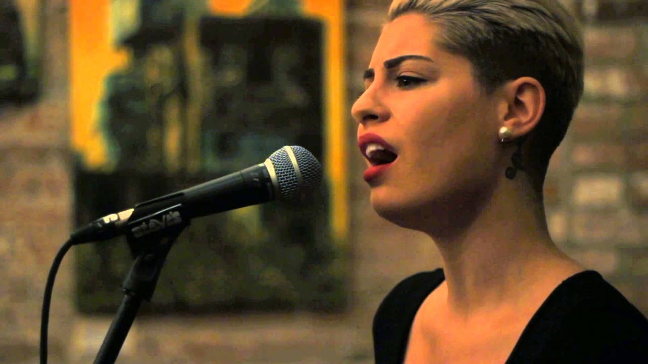 All From me - Léonie Gray (Live at Aunja Cafe) - YouTube