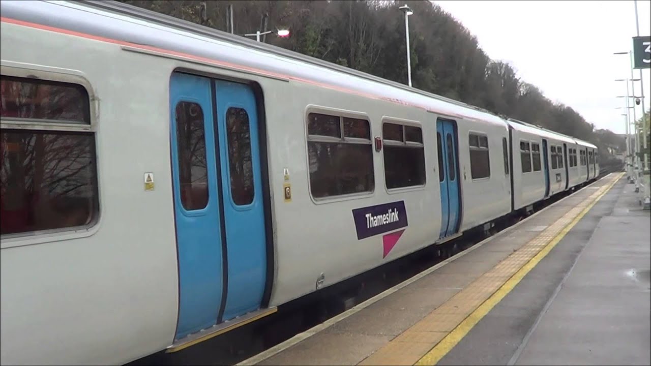 White Thameslink 319-009 and 319-373 at Preston Park, 6th December 2015 ...
