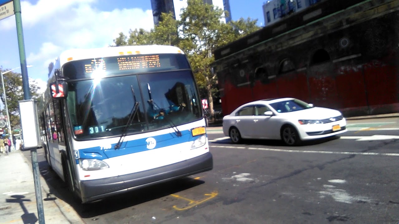 Williamsburg Bridge Plaza bound New Flyer XD40 B39 bus at Allen St and ...