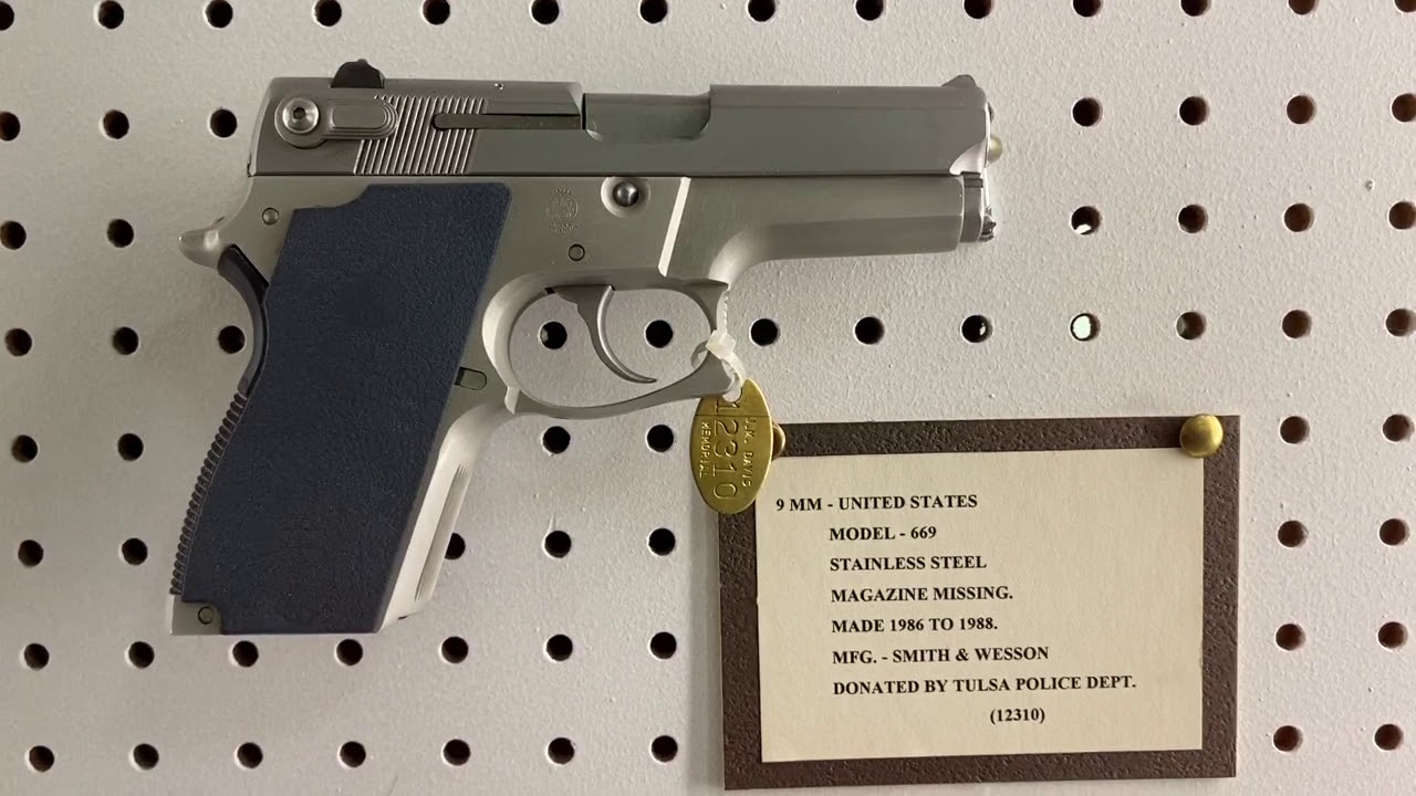 J M Davis 枪支博物馆Gun Museum - YouTube