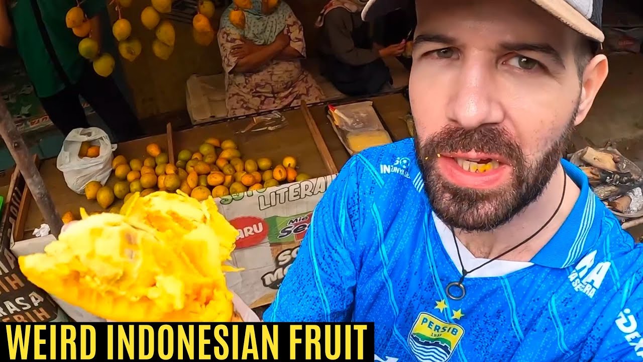 I Tried A Weird Fruit in Bandung, Indonesia 🇮🇩 - YouTube