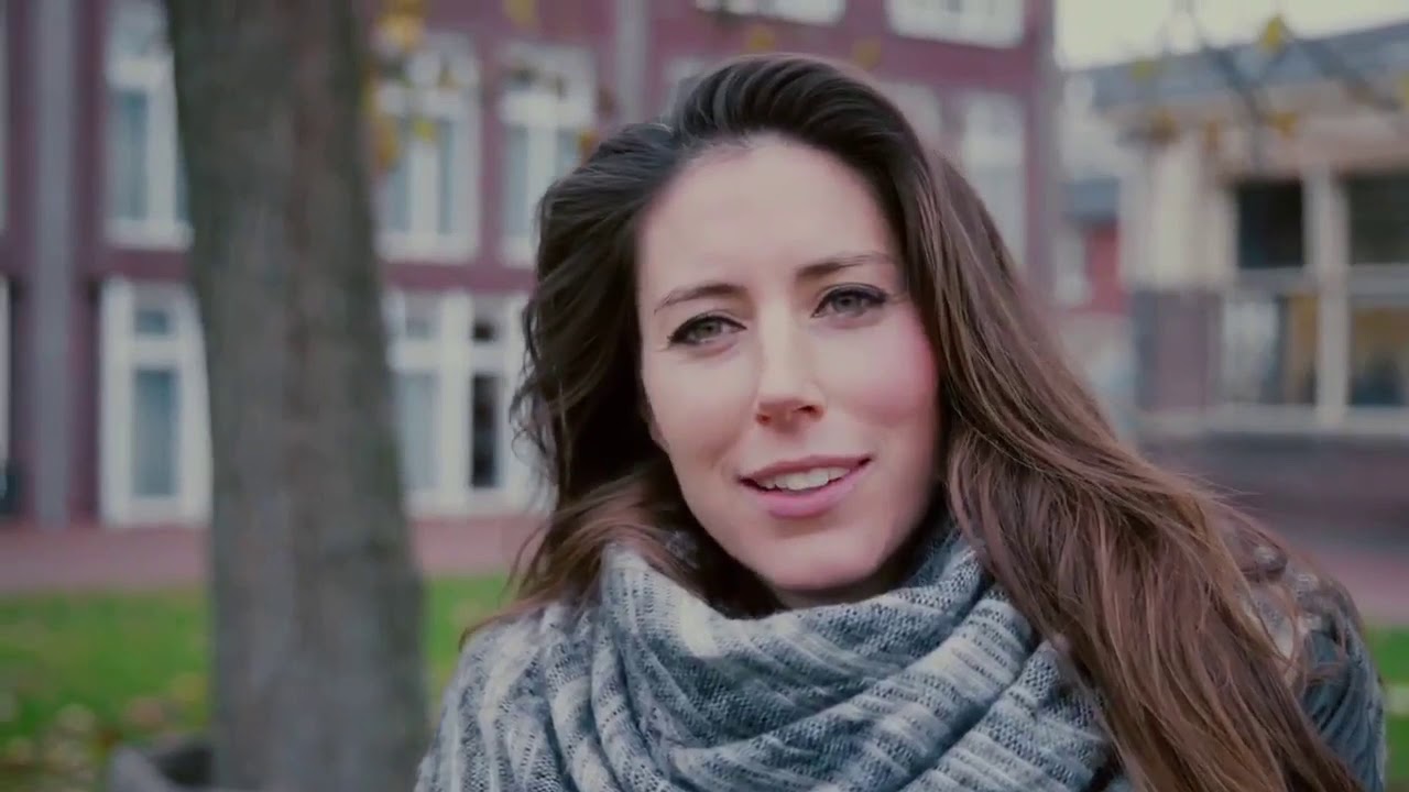 Sinterklaas in verzorgingstehuis (Dear World) - Iris Hond Foundation ...