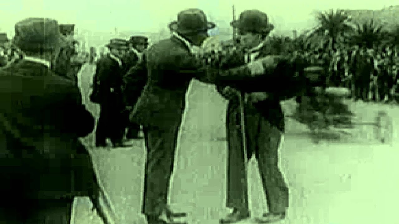 Charlie Chaplin in Kids Auto Race 1914 - YouTube