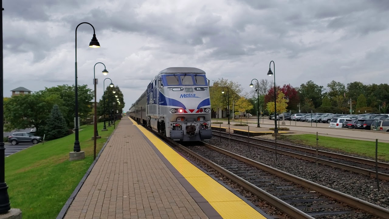 Metra 86 and metra 73 at lake forest - YouTube