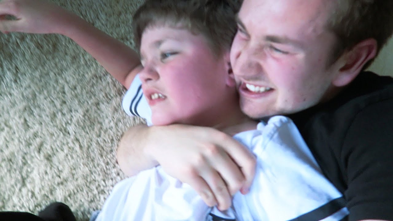 BROTHERS FIGHT ON EASTER - YouTube