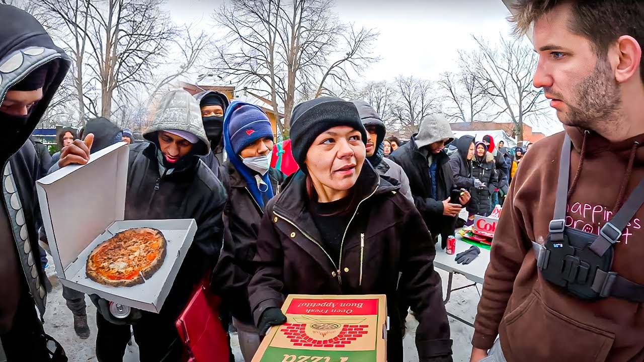 200 Warm Pizzas & Burgers For The Homeless During Winter - YouTube
