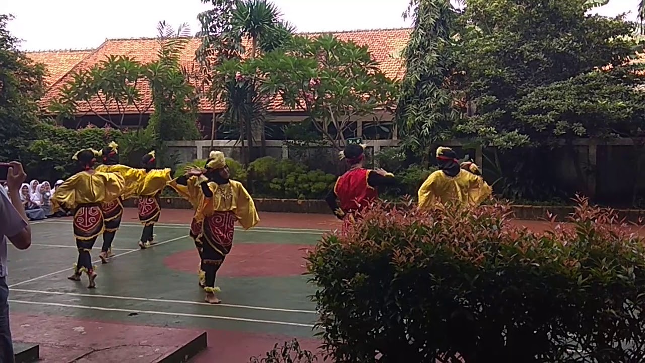 PERTUNJUKKAN SENI XI AK 1 SMKN 25 JAKARTA - YouTube
