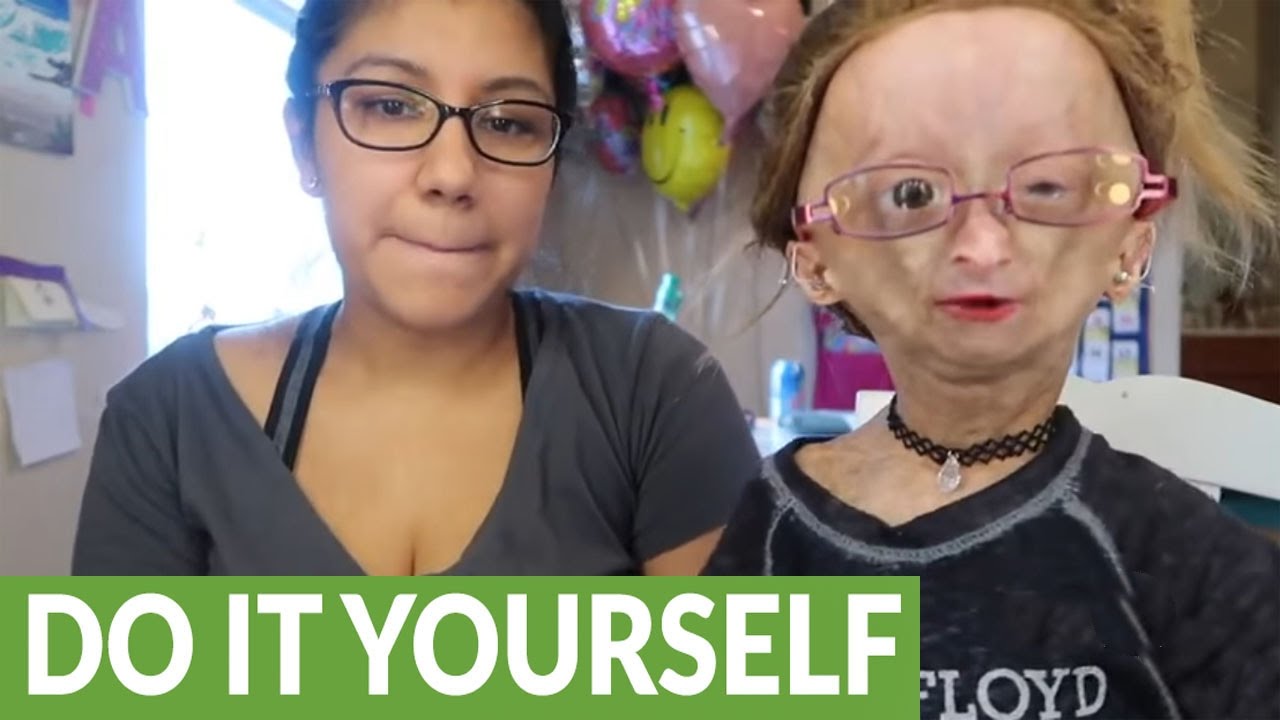 Adalia Rose gives mom sunset look makeup tutorial - YouTube