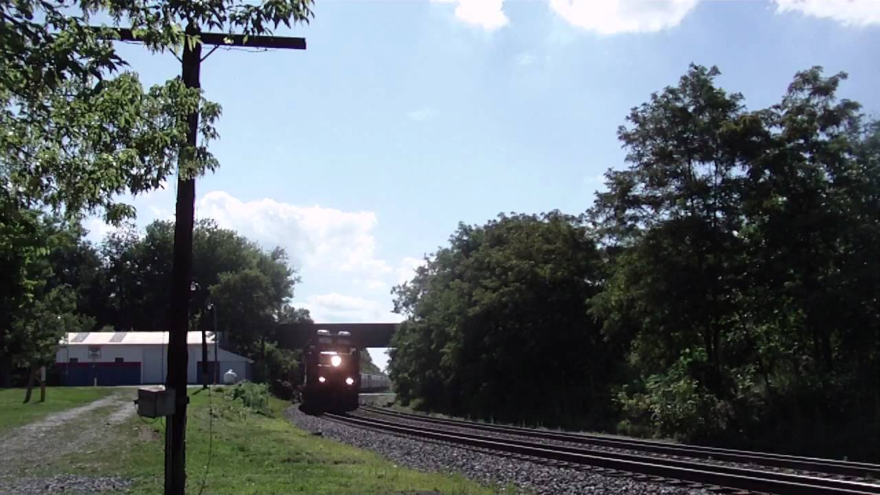 CSX D787 in Hi Def at Shenandoah Junction,WV on 7/15/11 - YouTube