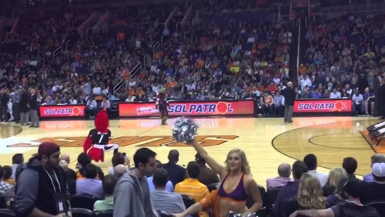 Gorilla's Birthday Dunk Show - YouTube