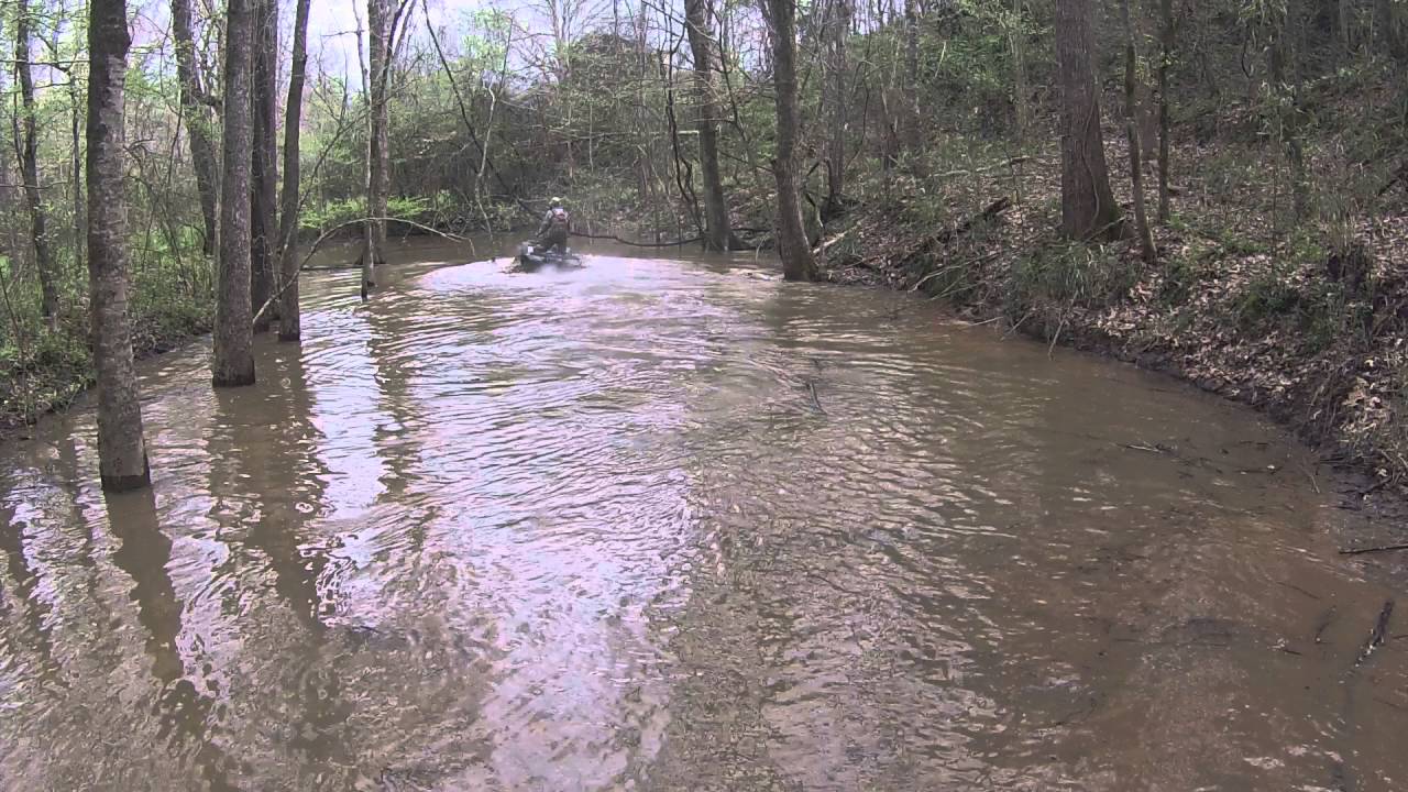 Honda 420 rancher mudding - YouTube