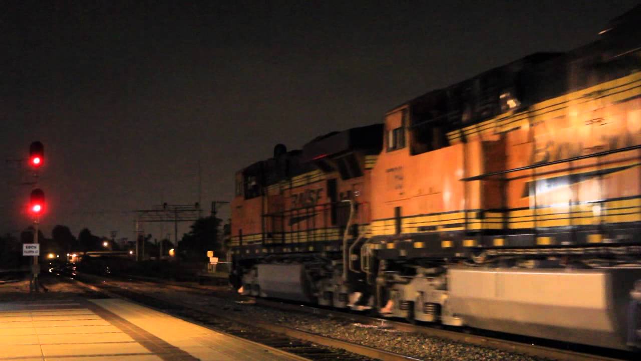 BNSF Night Action at Fullerton - YouTube