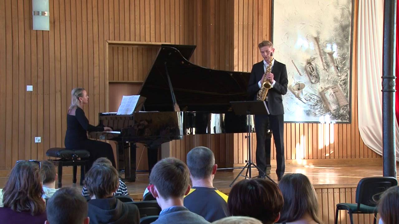 Mateusz Dobosz : Concertino da Camera (II) by Jacques Ibert - YouTube
