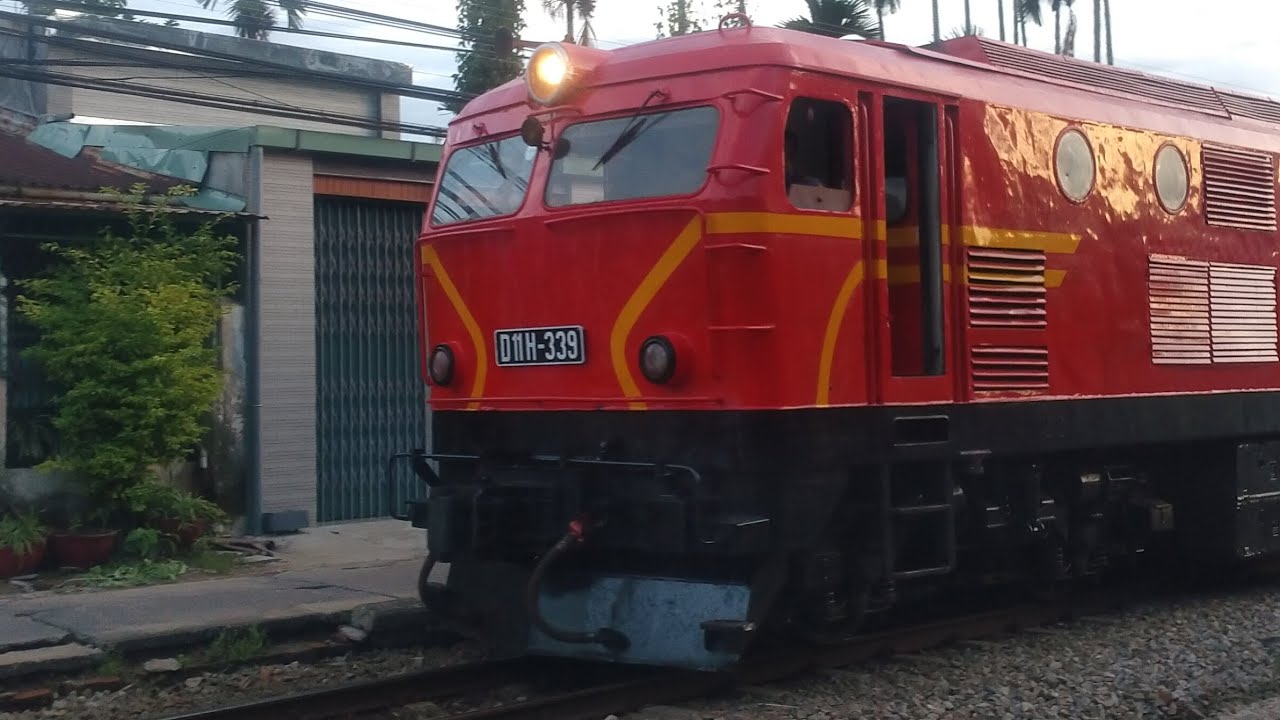 [601] D11H-339 (mới ra cấp) kéo HĐ3 kép Đ12E-649 (17h59-17/5/2024 ...