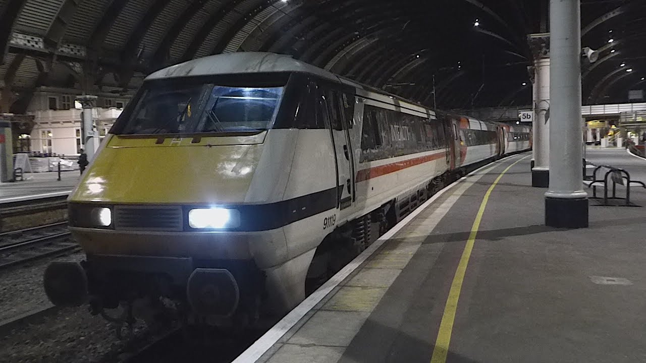 LNER Class 91 91119 at York (12/12/18) - YouTube